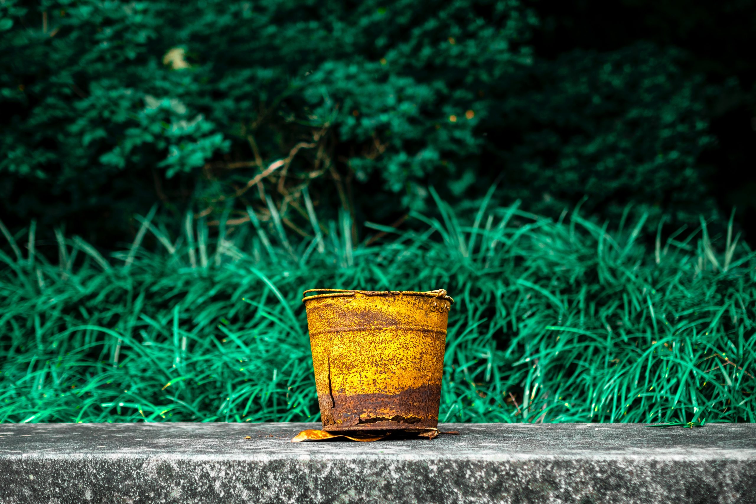 Plugging your leaky bucket: Stop losing valuable knowledge today : HowNow