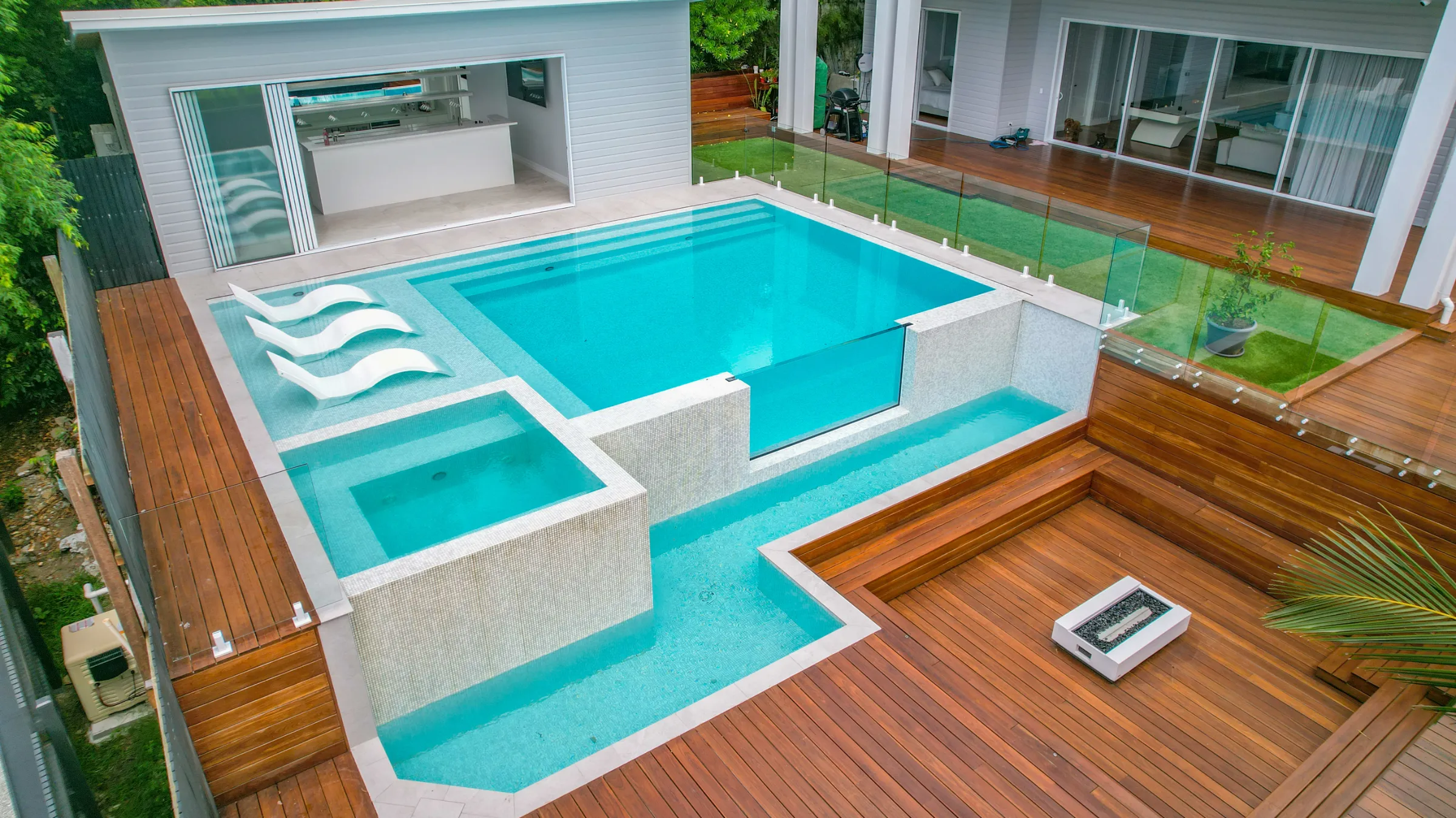 The Poolz Awards - Pools in the 'Best Glass Window Pool' category