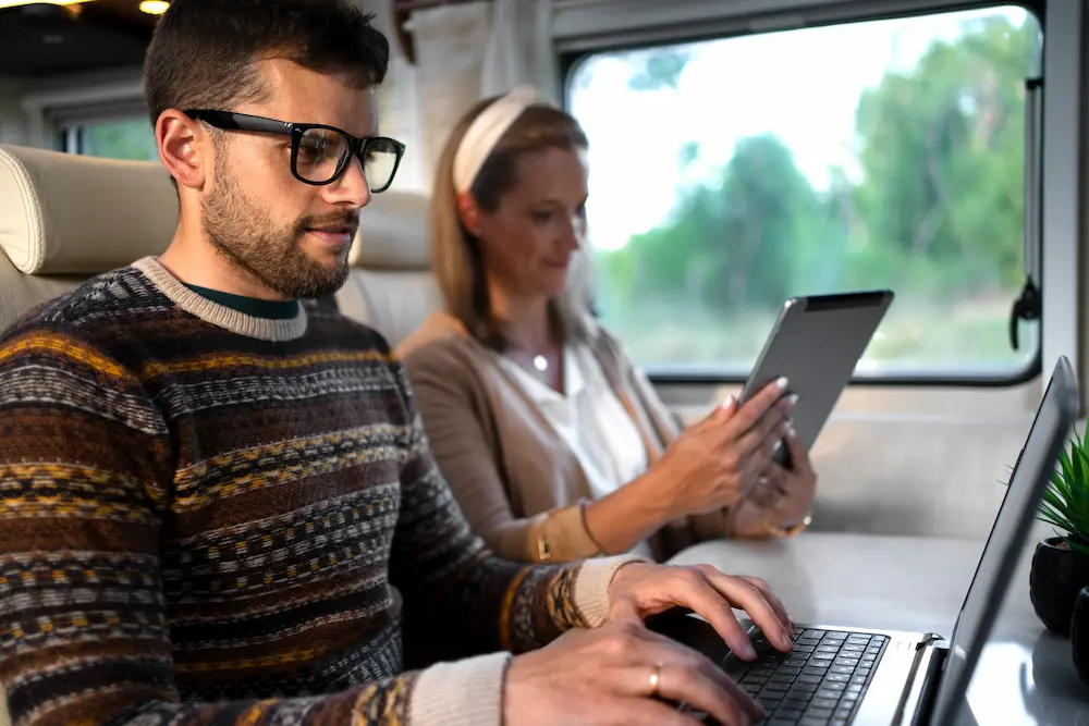 57-Passenger Motorcoach Rental | Chicago Bus Charter