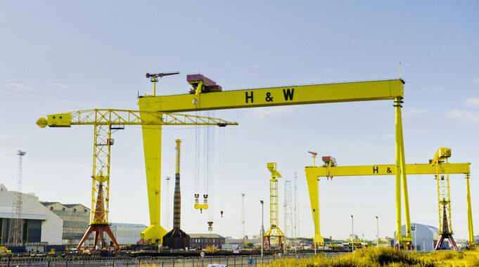 How to Transport Heavy Lift Items Using a Barge