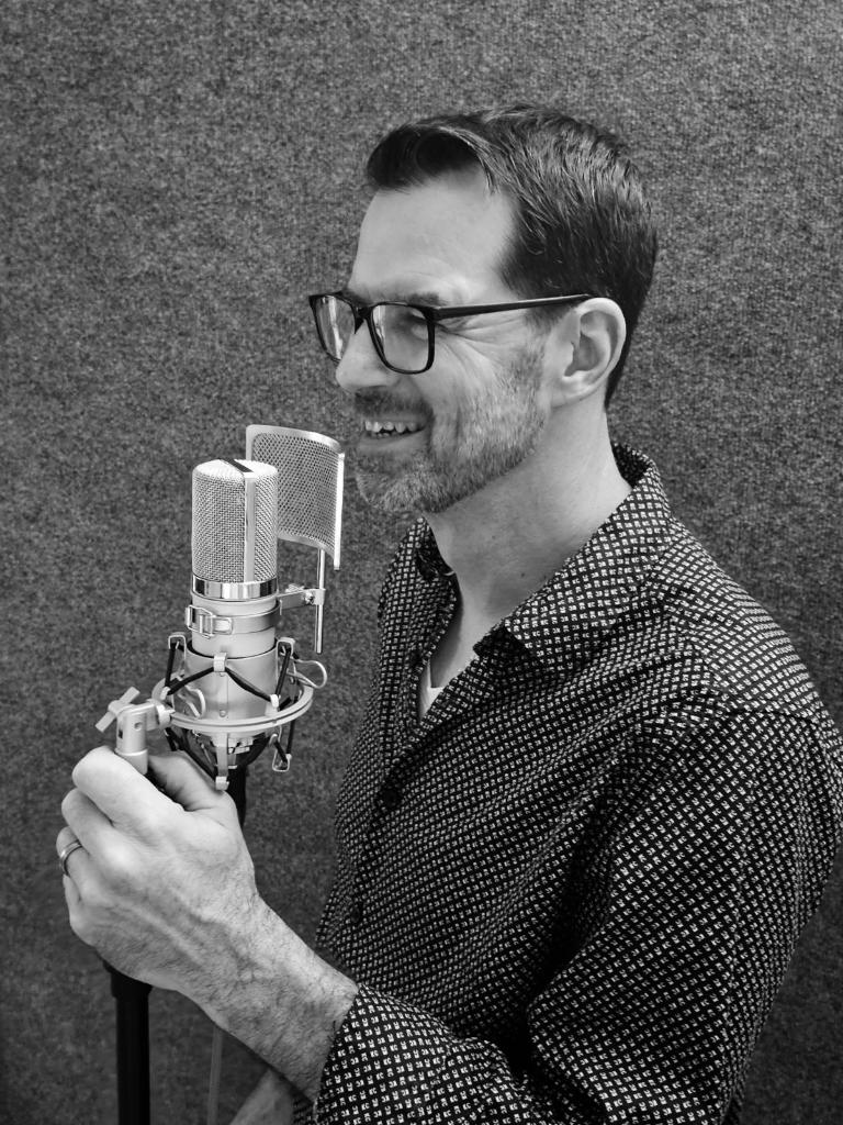 Professional Male Voice Over Actor - Michael Clark VO