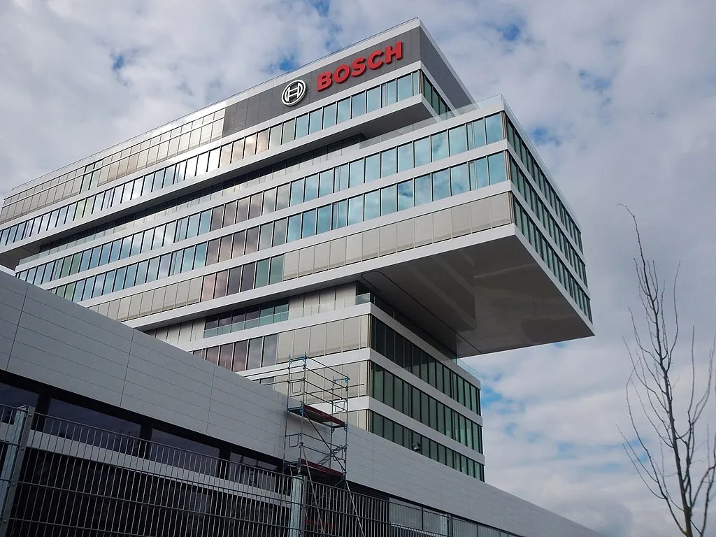 StratChat Replay: Building an Innovation Pipeline in an Ambidextrous ...