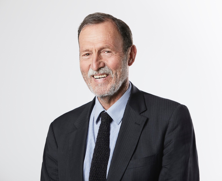 Simon Moodie | Stary Norton Halphen