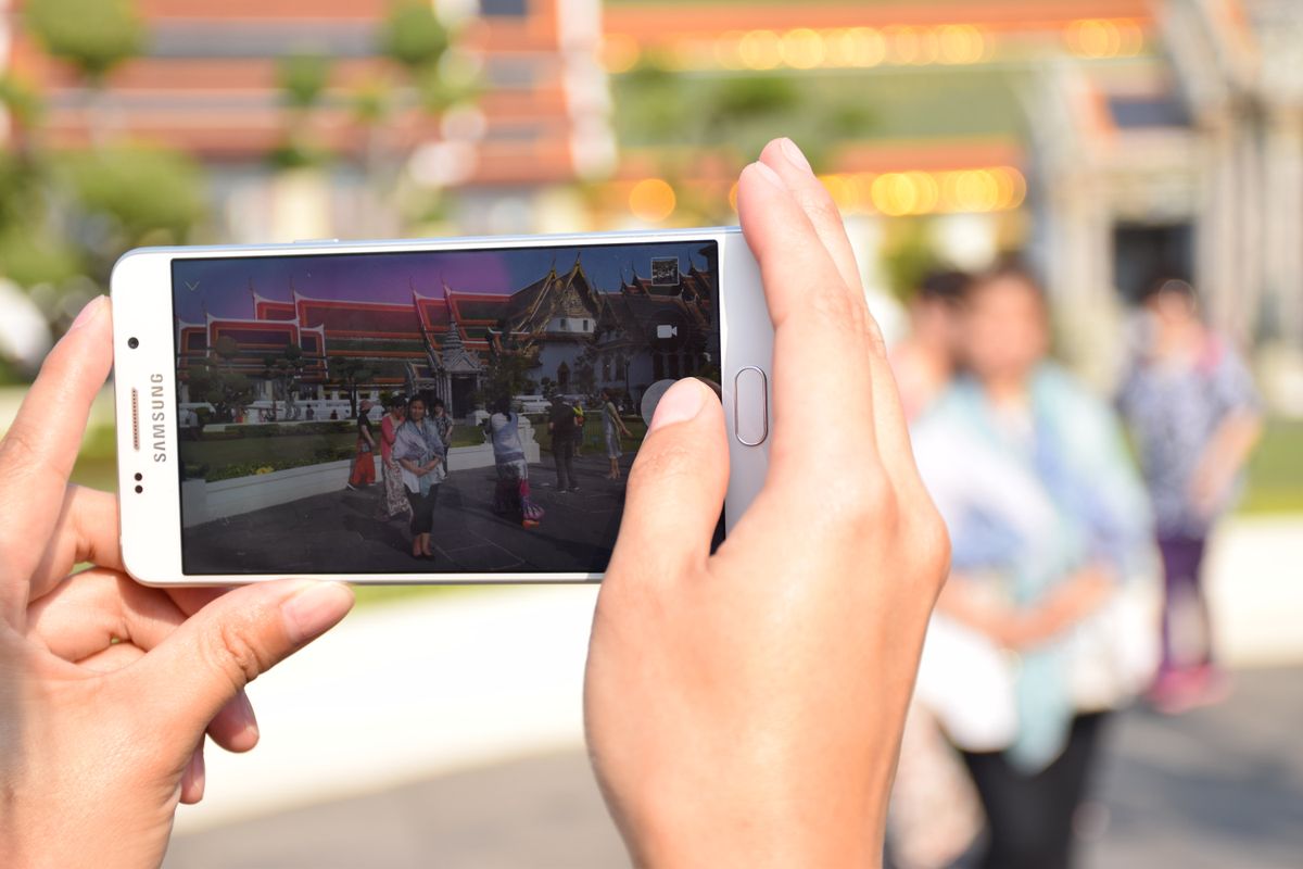 Revolutionizing Communication: The Emergence of AI-Integrated Smartphones