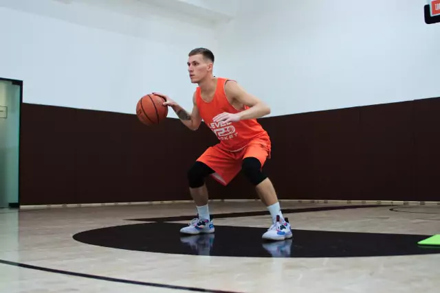 5 dribble crossover — Level Up Basketball