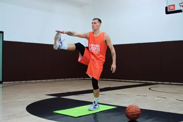 Dynamic stretch hamstrings — Level Up Basketball