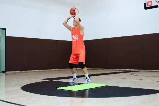 Single leg lateral jump + euro step — Level Up Basketball