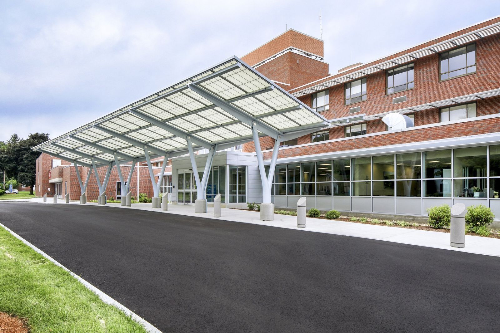 Baystate Noble Hospital Entry Renovation | Cast Connex