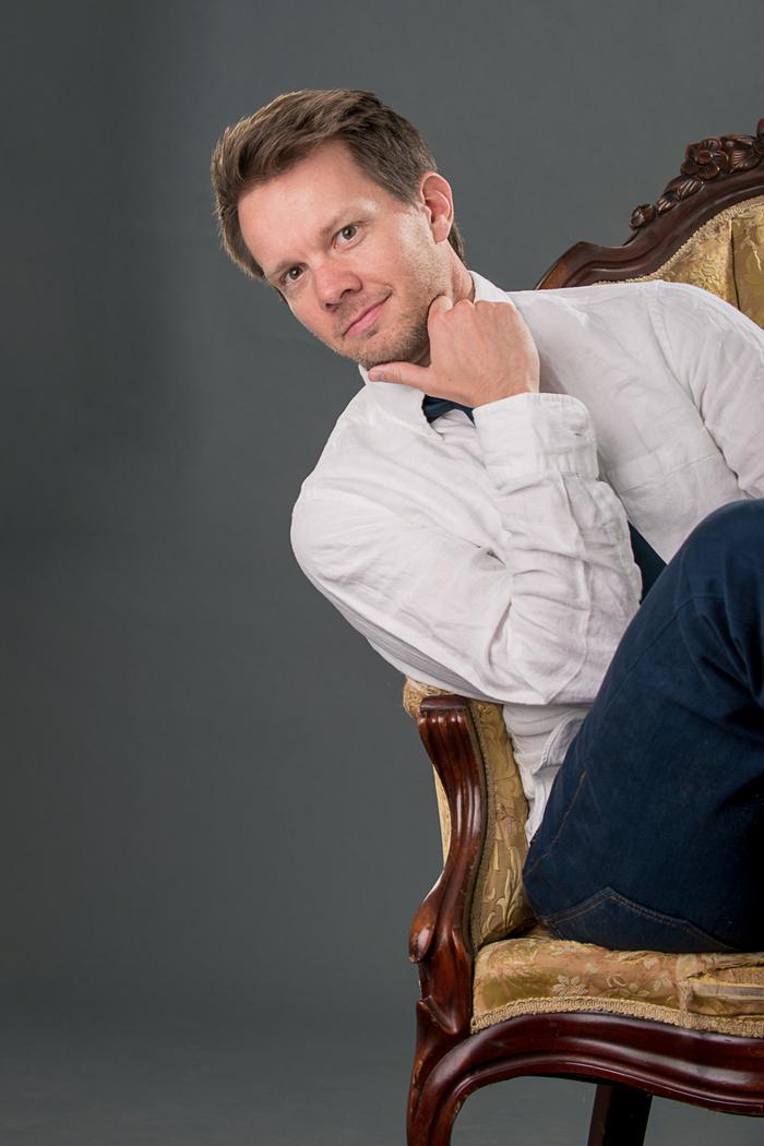 Clean Comedian | Metropolis Management Agency