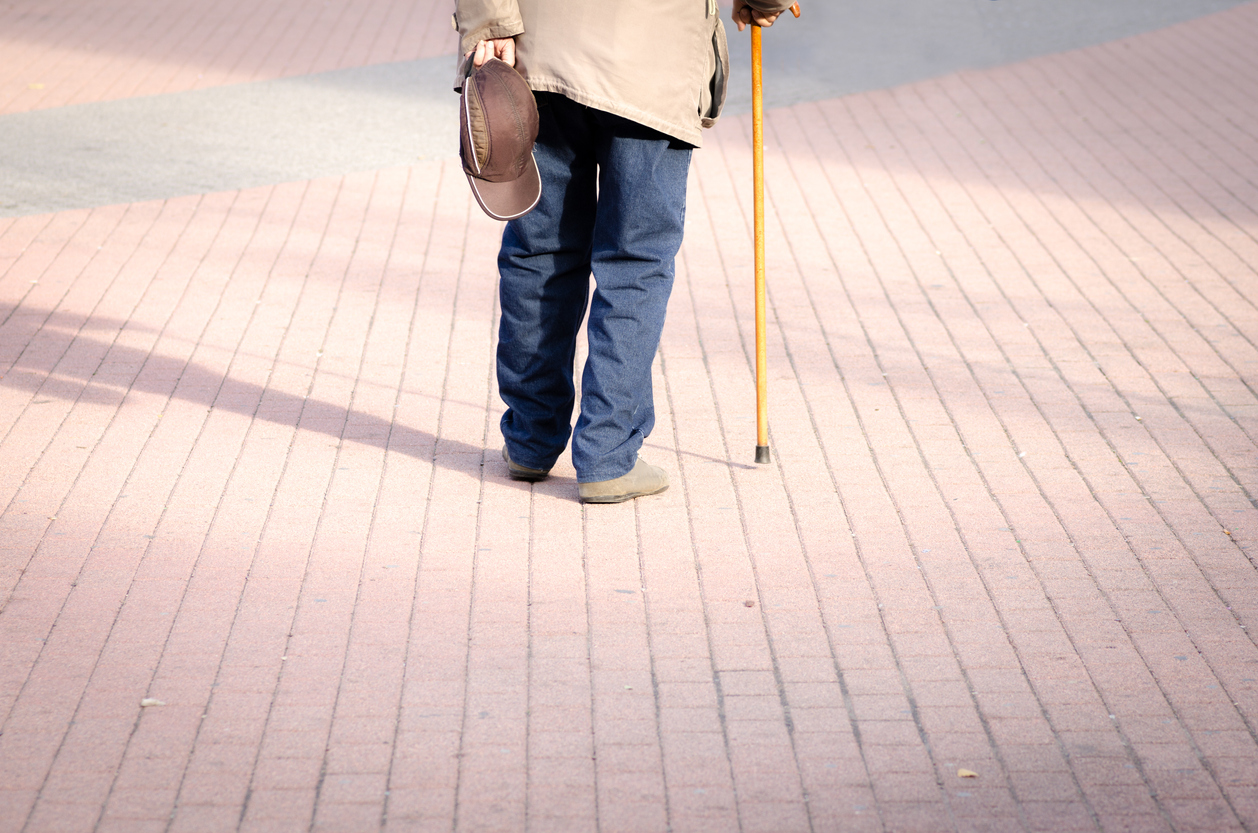 Difficulty walking in older adults | PeteHealth PT