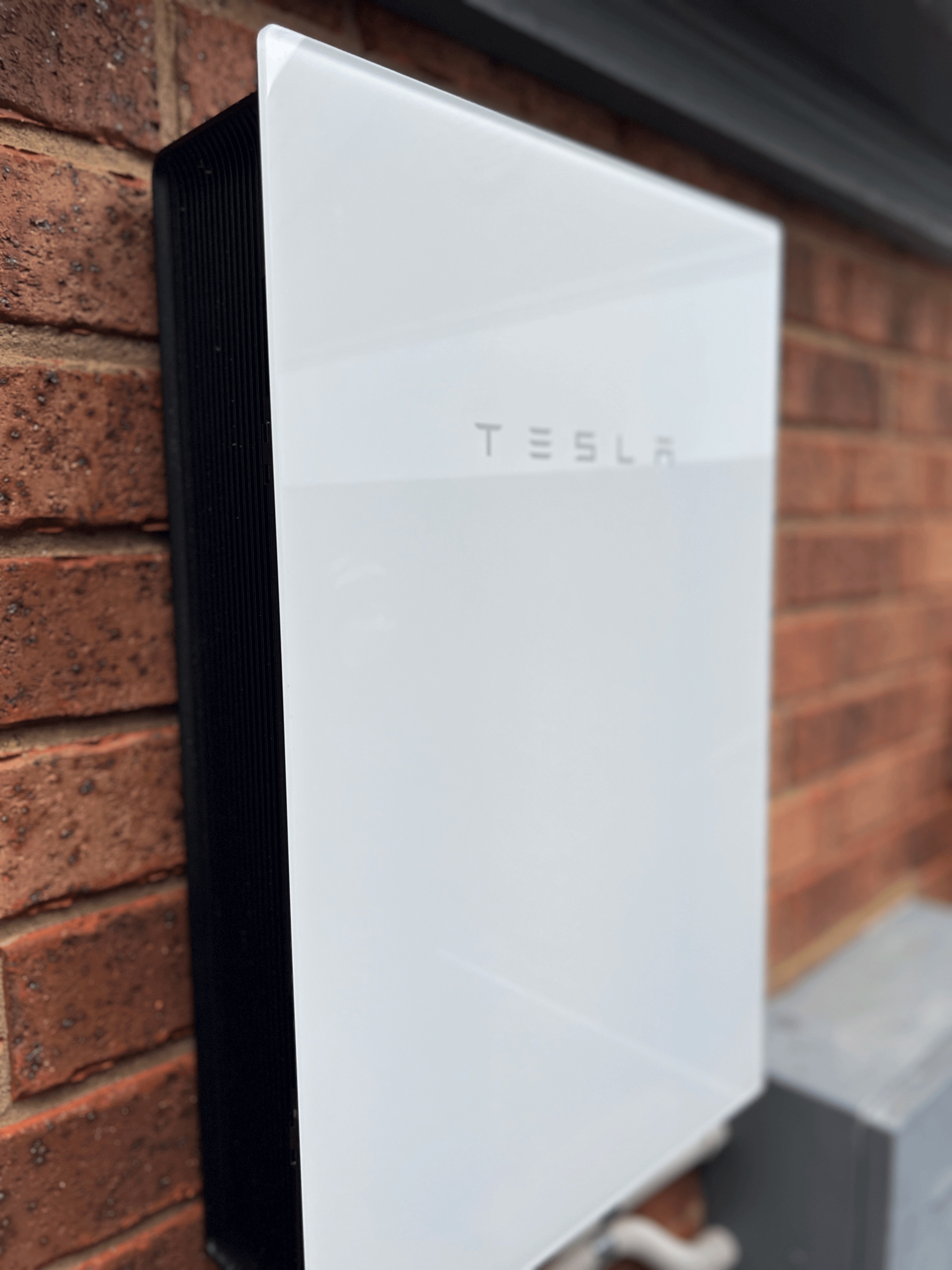 Two Tesla Powerwall's stacked giving 27kWh of battery storage in ...
