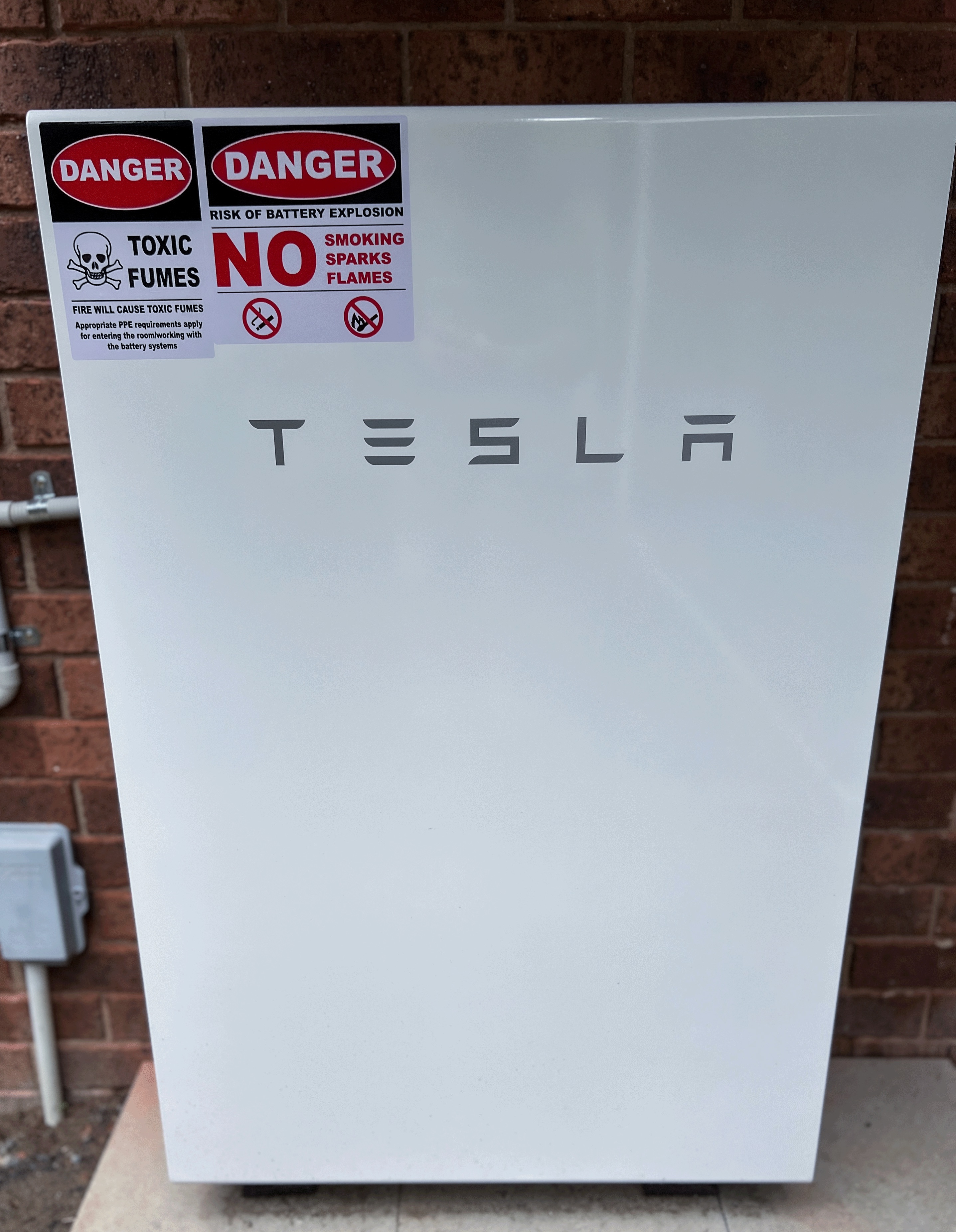 Two Tesla Powerwall's stacked giving 27kWh of battery storage in ...
