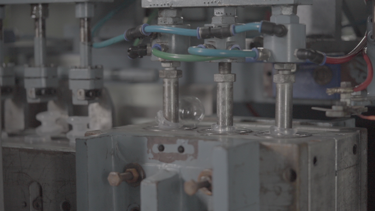 Decoding Plastic Moulding: Unveiling the Battle - Extrusion Blow ...