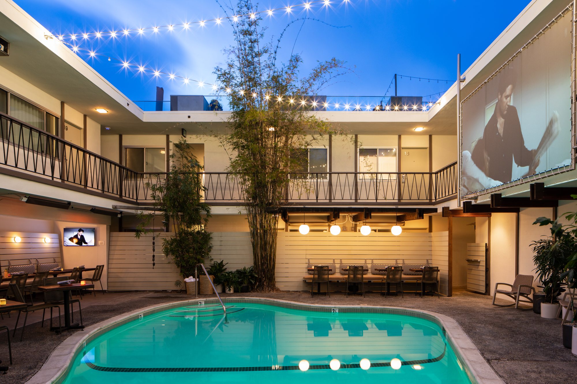 Contact Us | The Pearl Hotel | Point Loma, San Diego | Casetta Group