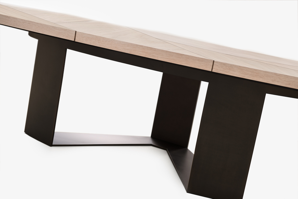 AURORA | DINING TABLE