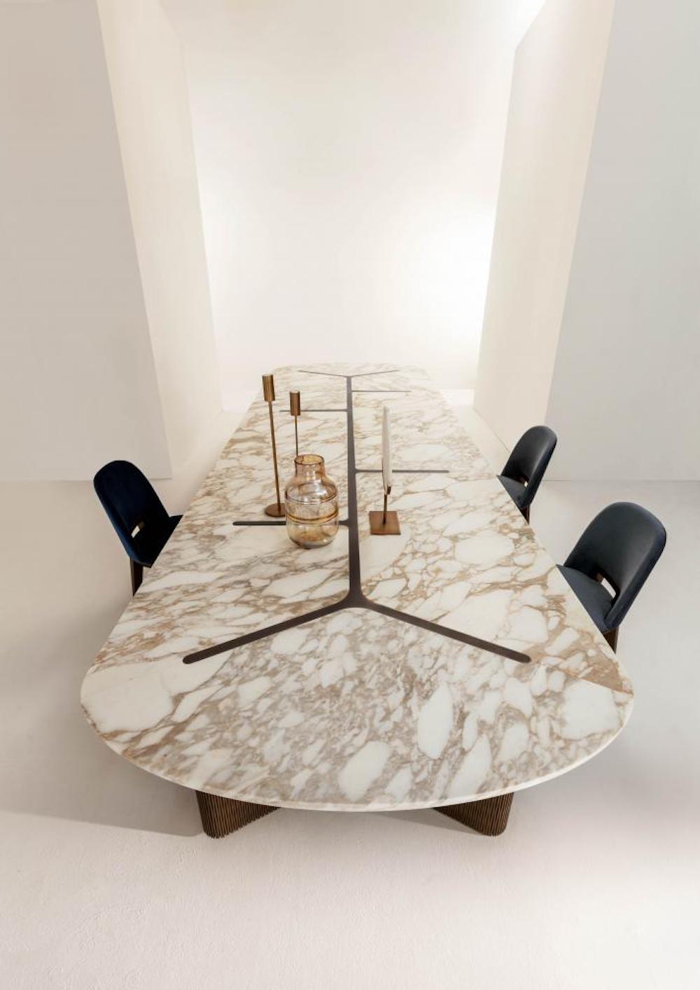 INFINITY | DINING TABLE