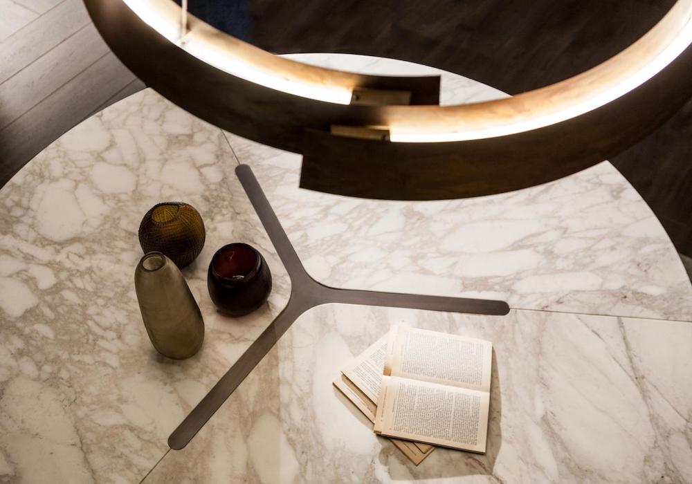 INFINITY | DINING TABLE