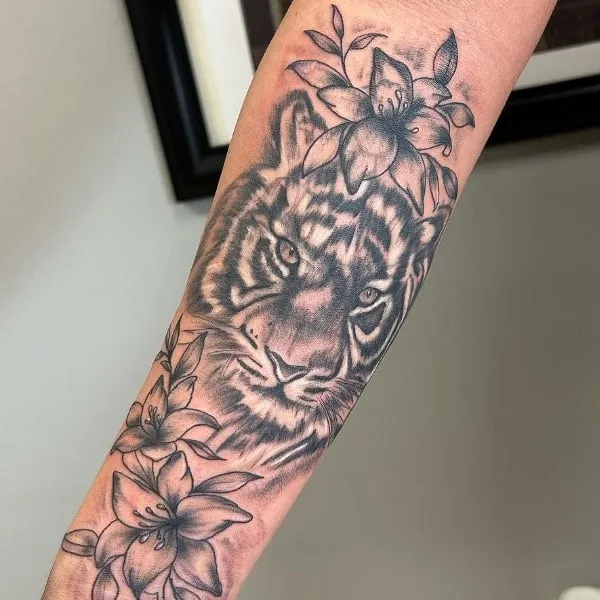 Home - Carvin' Ink - Tattoo Studio in Aston, PA