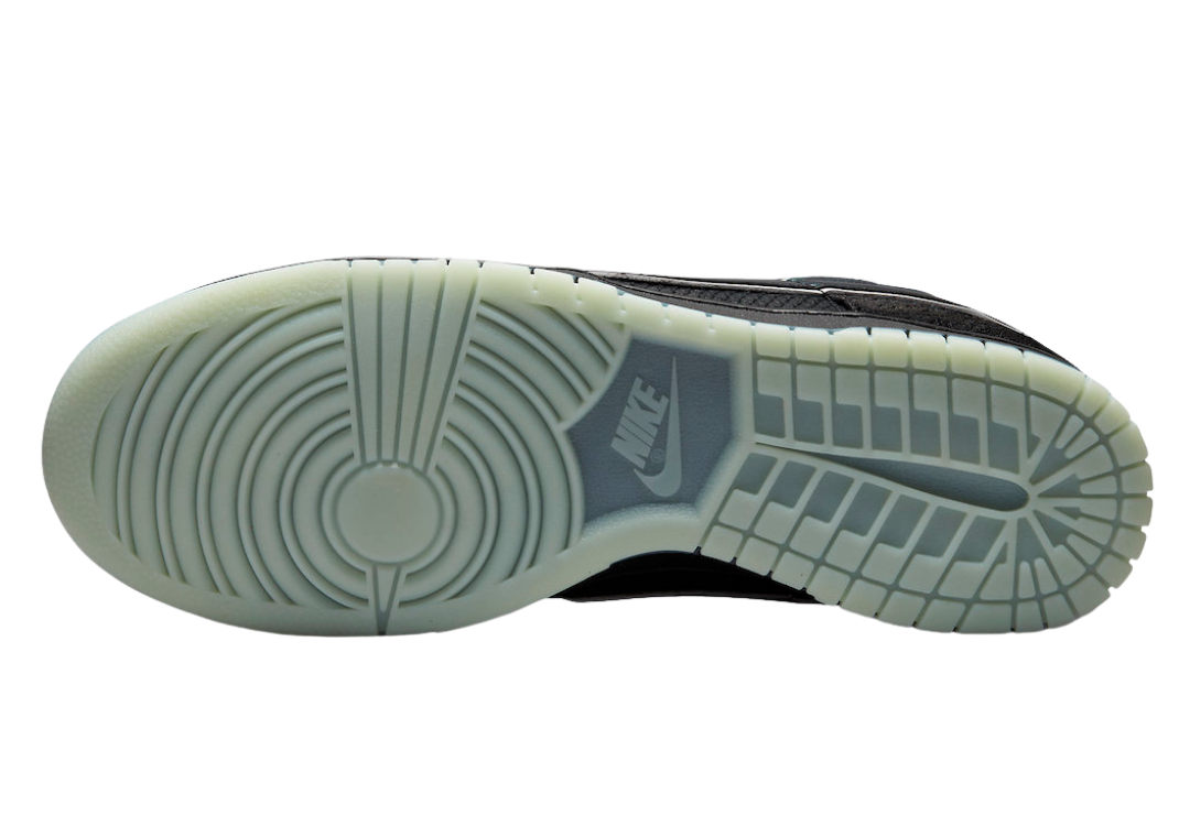 Official Look: LPL x Nike Dunk Low "League of Legends" - Sneaker News