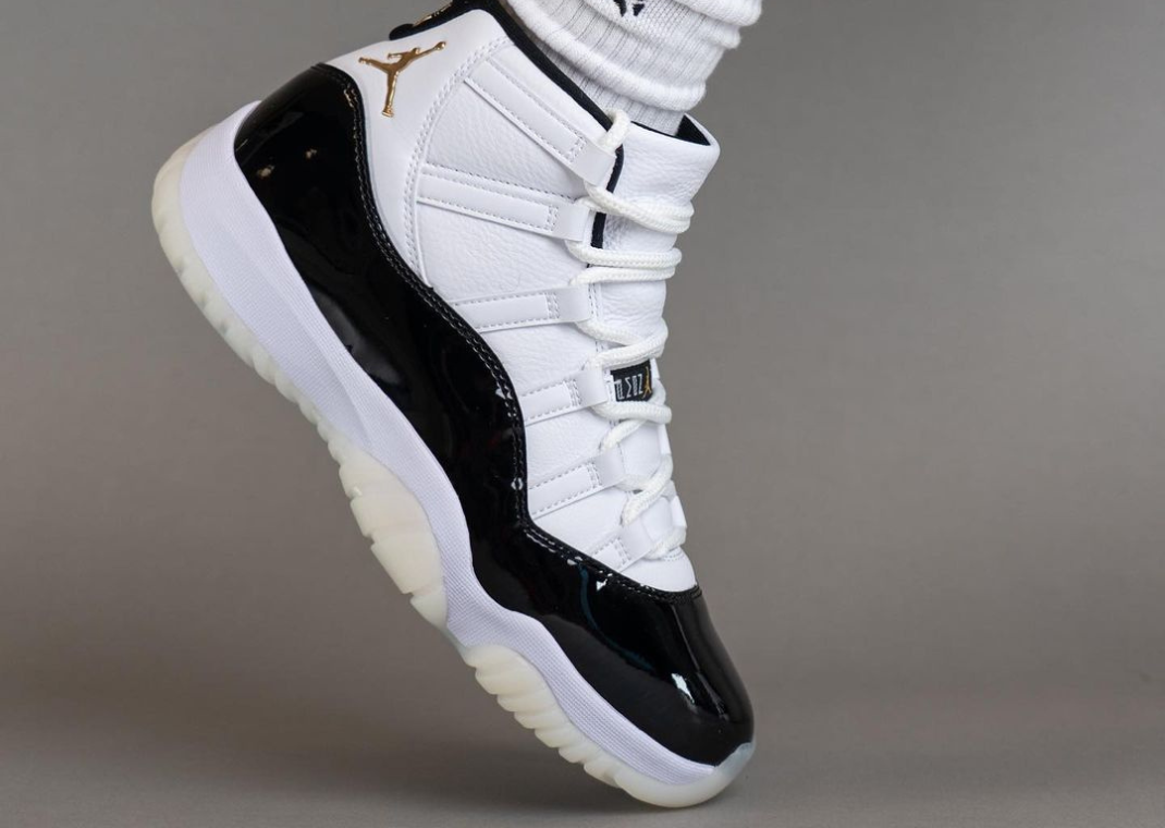 Jordans 11 Pink And White