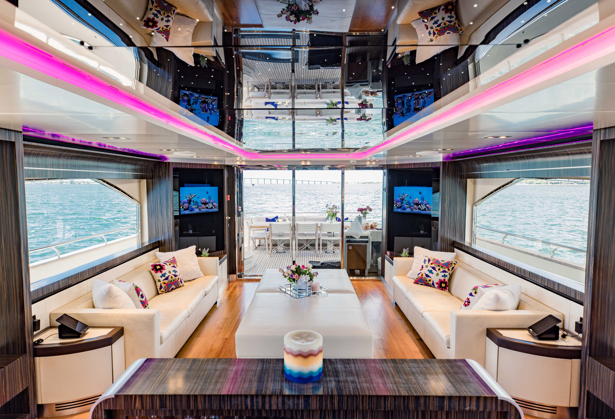 95' Dominator - Casual | Barton Yachts