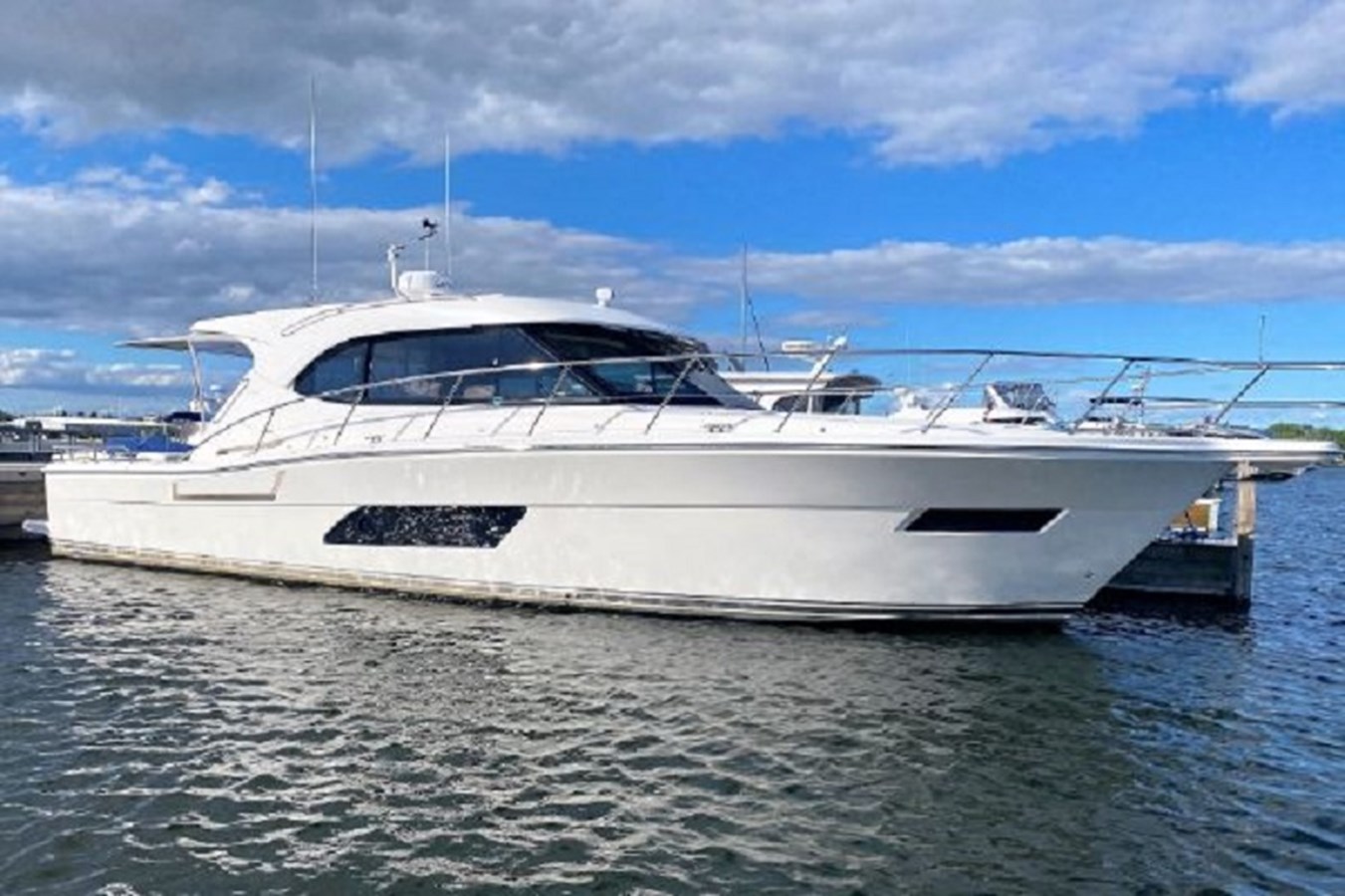 2021 RIVIERA 445 SUV | Barton Yachts