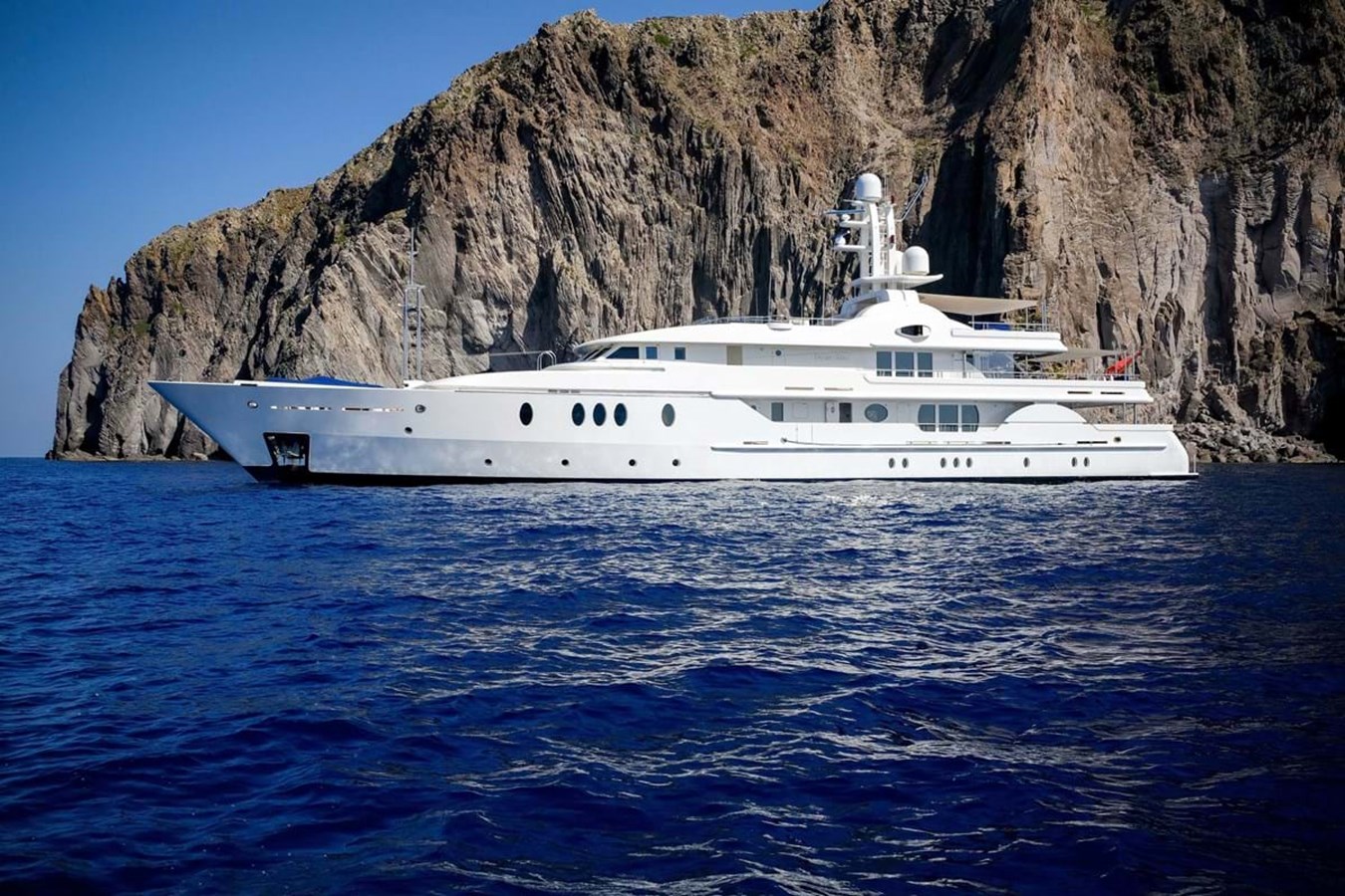 DEJA TOO | Barton Yachts