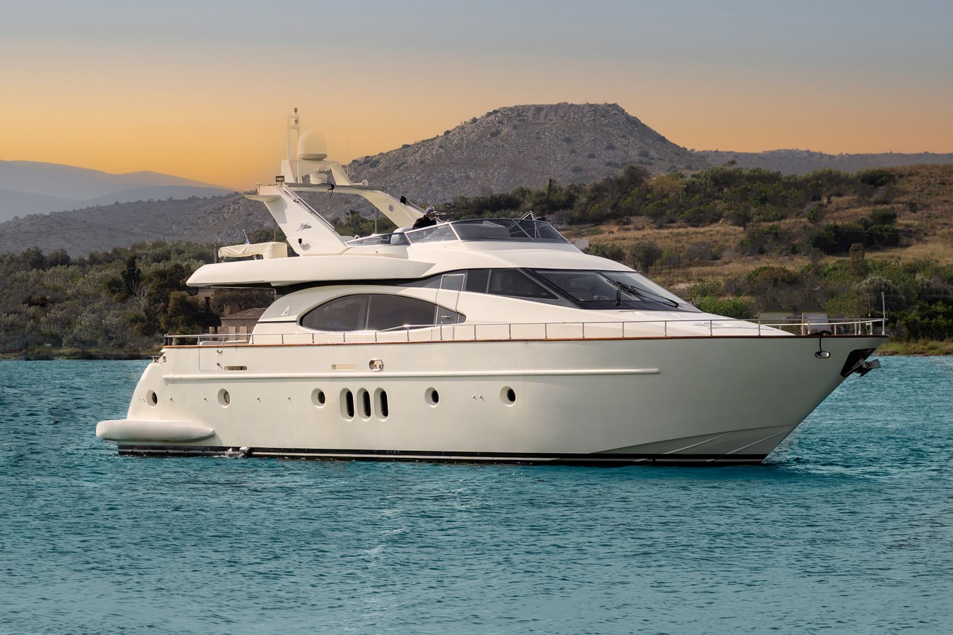 ESTIA ZEUS | Barton Yachts