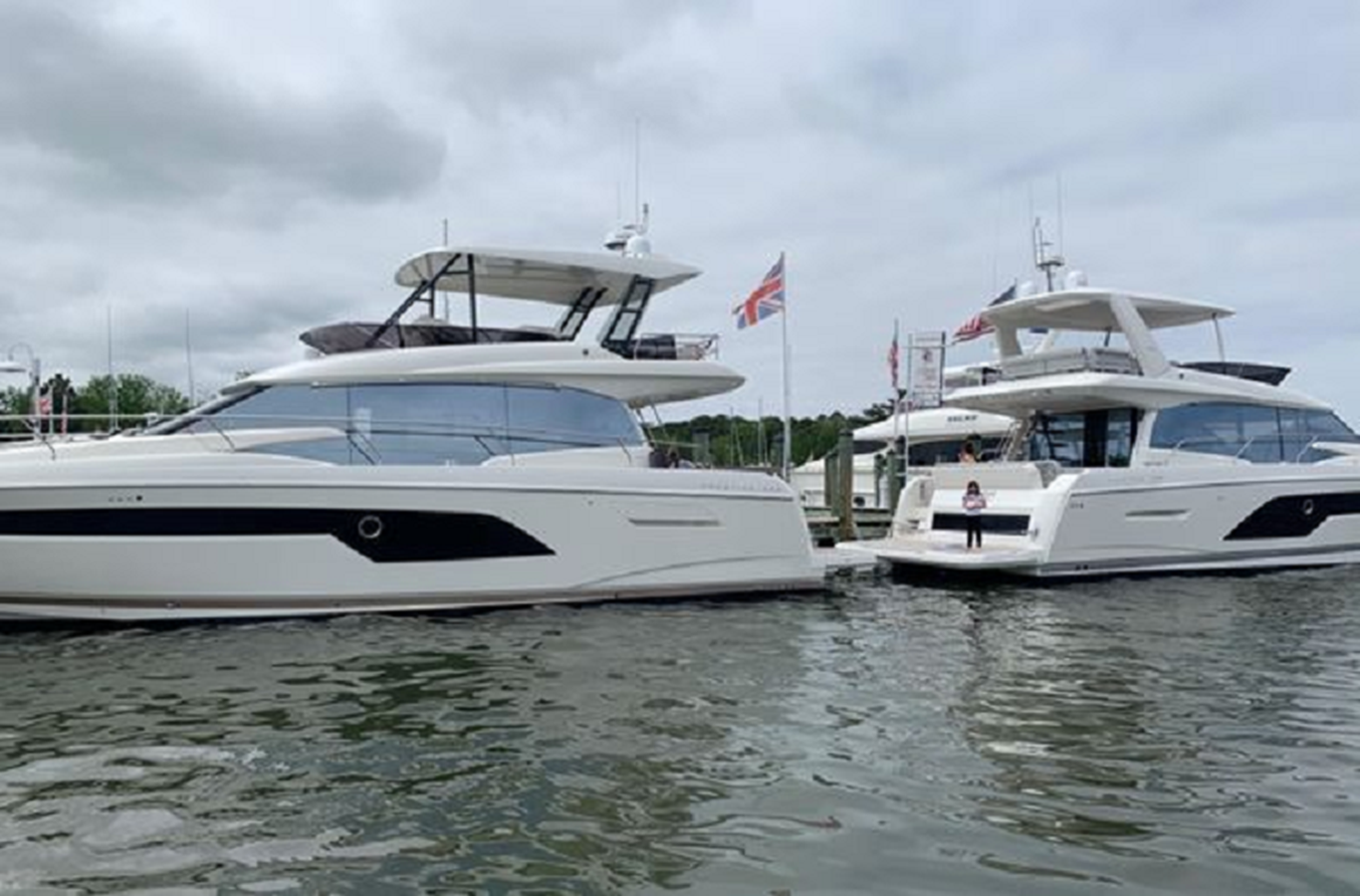 2024 PRESTIGE 590 | Barton Yachts