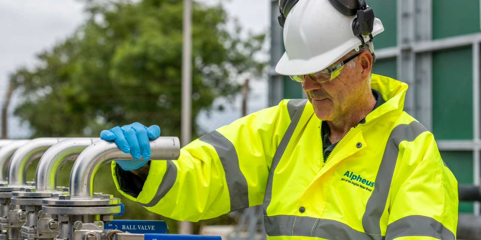 Seven reasons to outsource waste treatment operations and maintenance