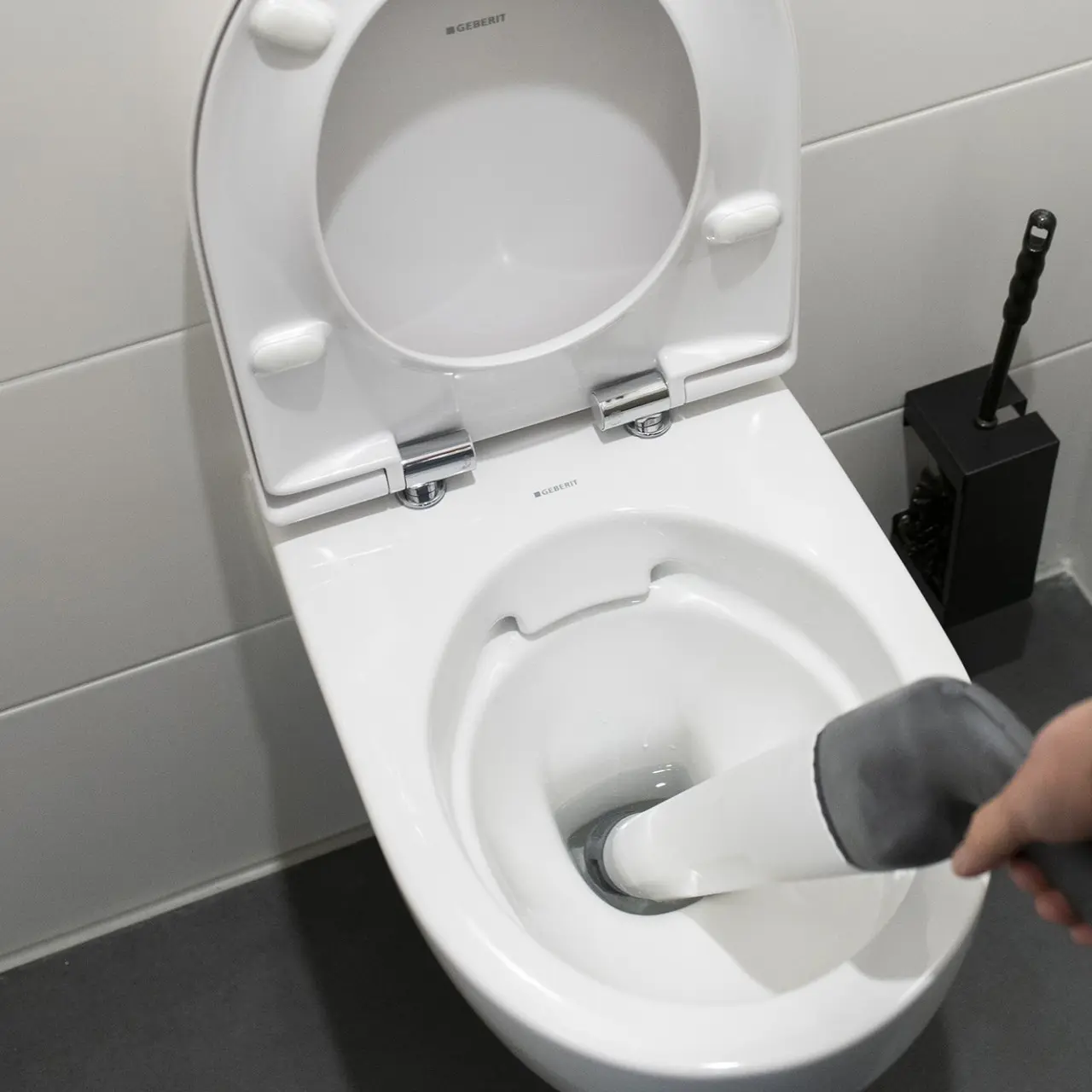 Ultrasonic toilet cleaner