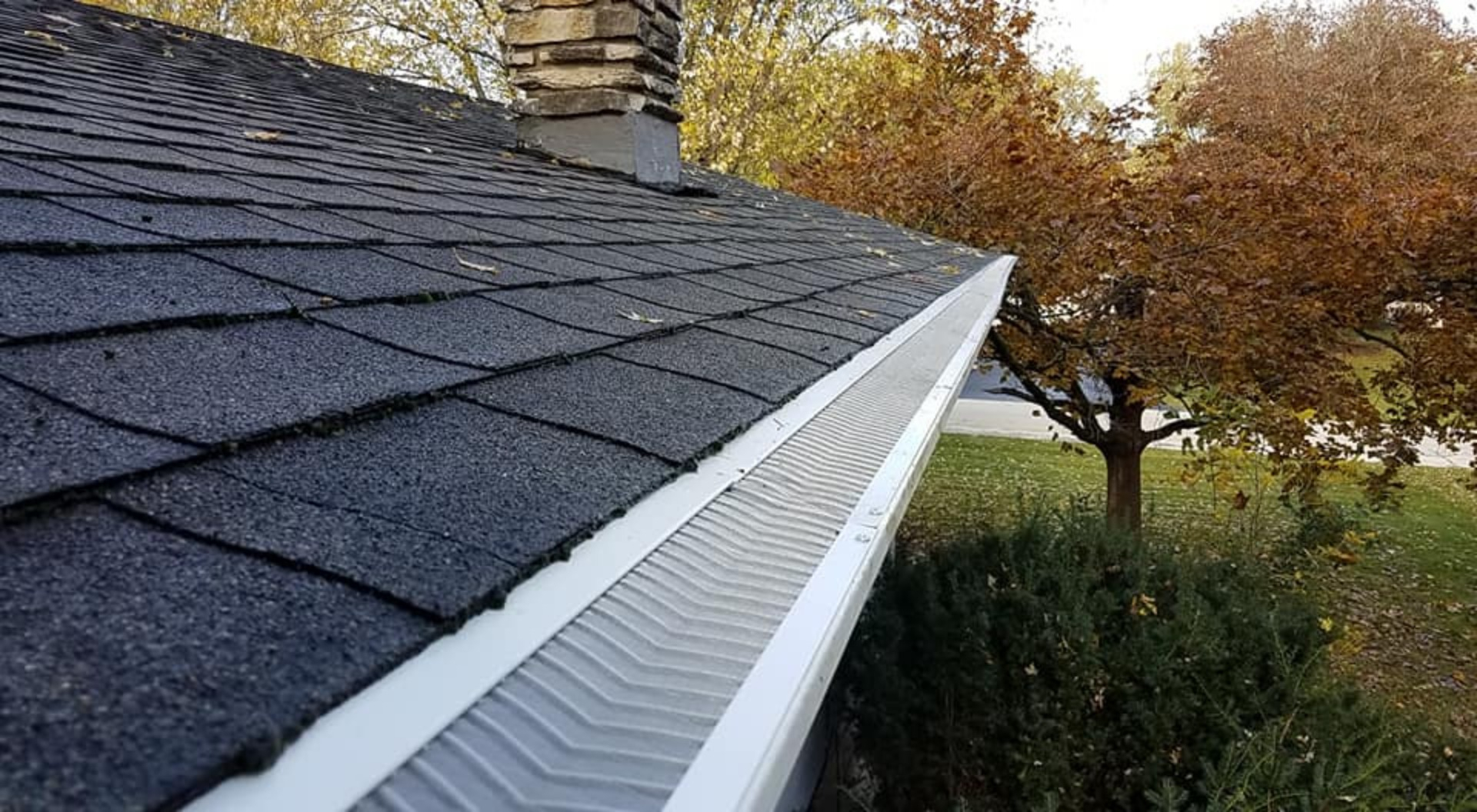 5 Signs you Need a Gutter Protection System | Four Seasons Gutter Filter