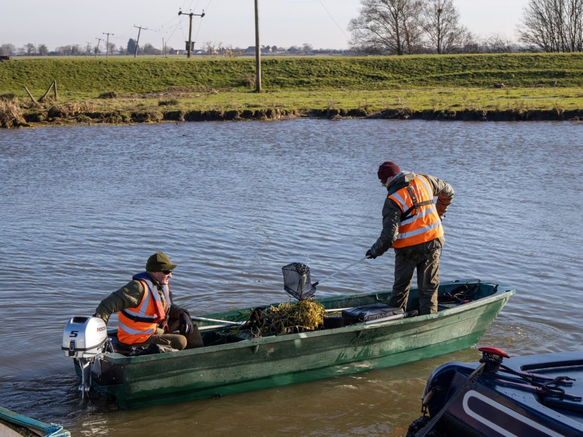 Sturdy 400 Maintenance Boat - Heyland Marine