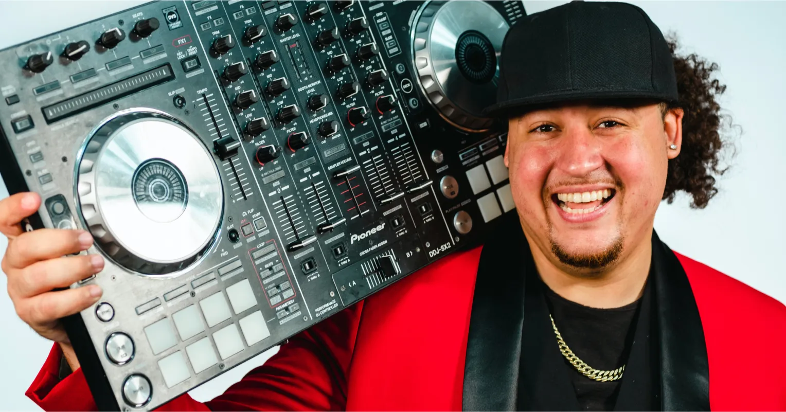 Riel: Chicago Top DJ & MC - Entertaining audiences worldwide!