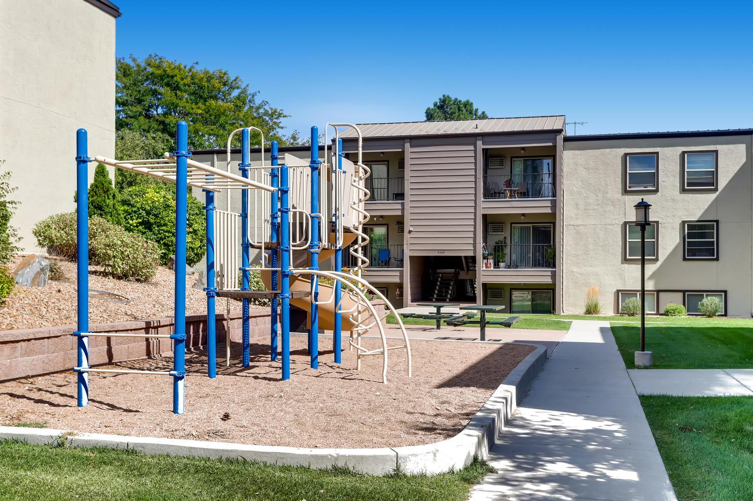 Luxury Apartment Greeley - Greeley Apartment for Rent | Sterling Heights