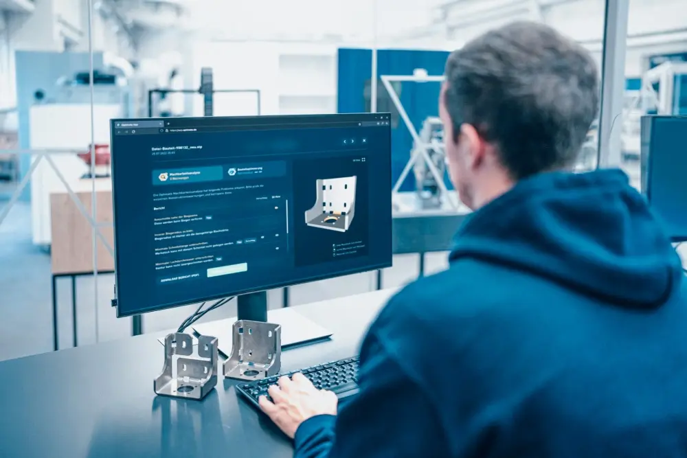 Automatisierte Optimierung der Blechkonstruktion für Optimate - Motius