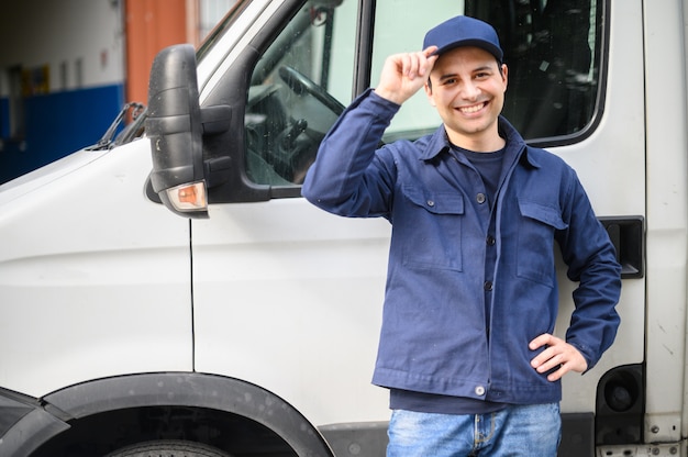 Guida alla Creazione del Modello di CV per un Spedizioniere di Camion Guida alla Creazione del Modello di CV per un Spedizioniere di Camion