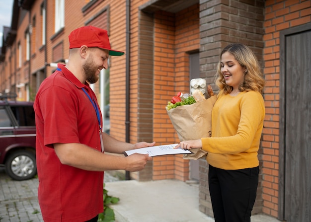 Guida alla stesura di un modello di CV per il ruolo di Fattorino Consegne