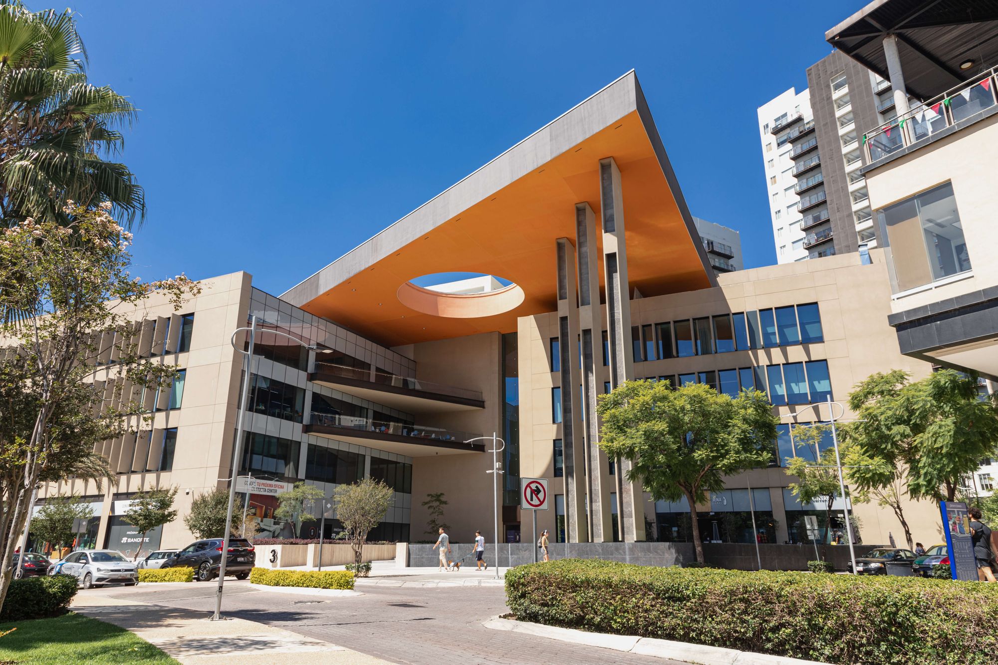 Fratta Center Sonata