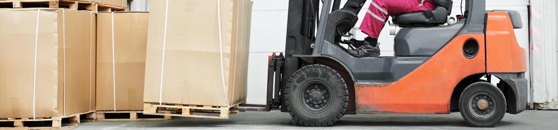 Trincaje de carga y estiba del transporte por carretera