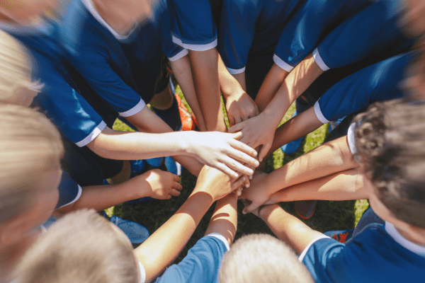 How to Encourage Teamwork in Young Football Players | Blog