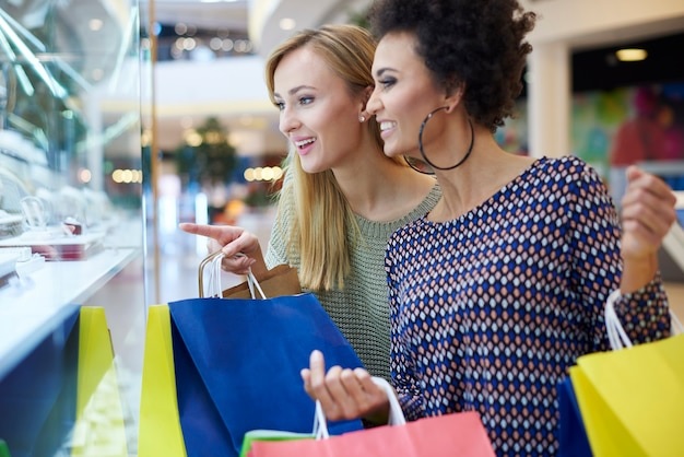 Guiando-se na Criação de um Currículo Impressionante para Personal Shopper
