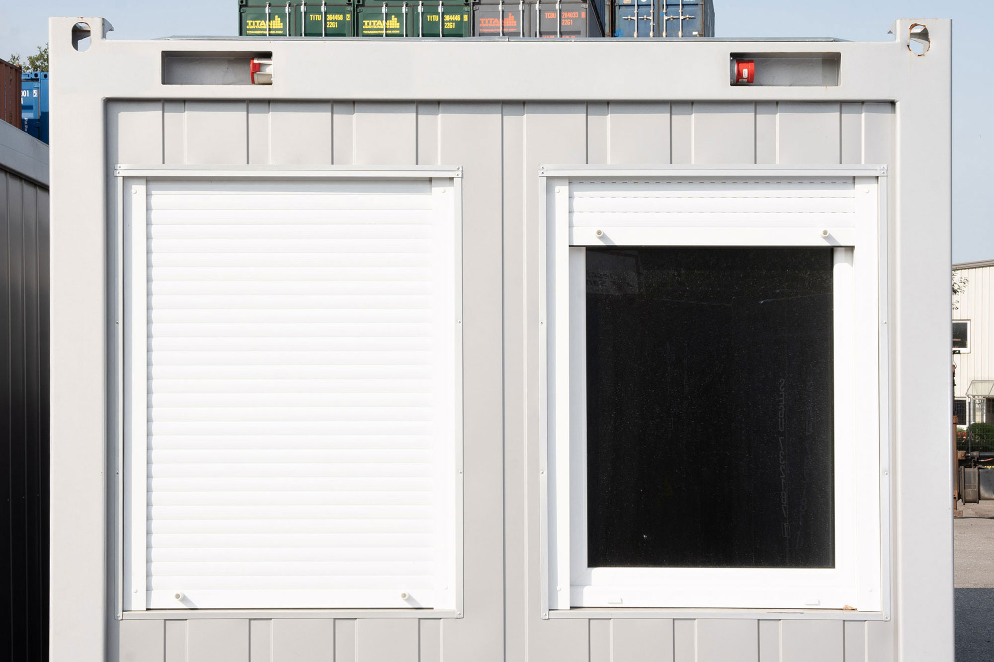 Sanitary and office containers from Unitainer | Flexible and convenient