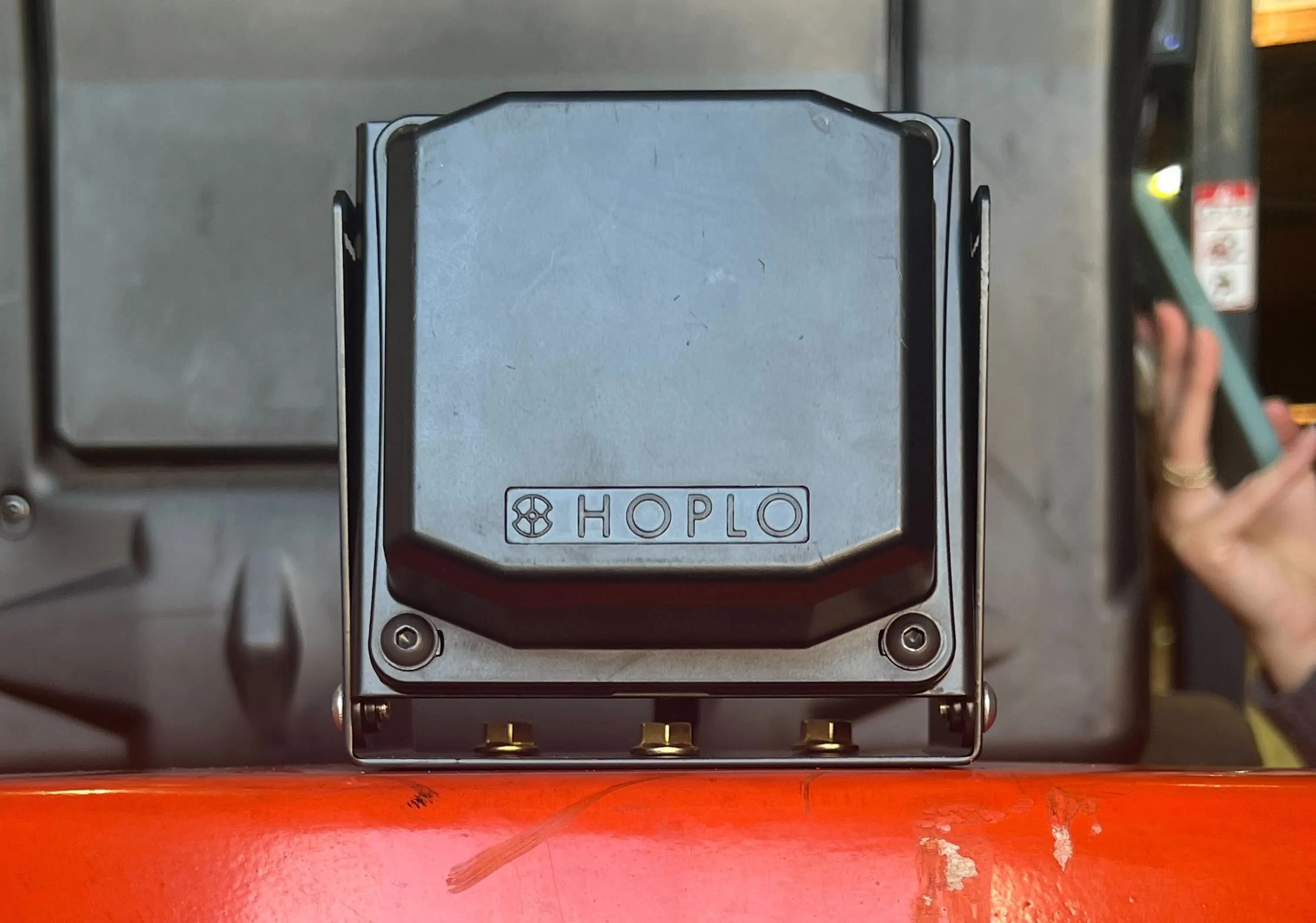 Hoplo | Blind Spot Warning System for Heavy Vehicles