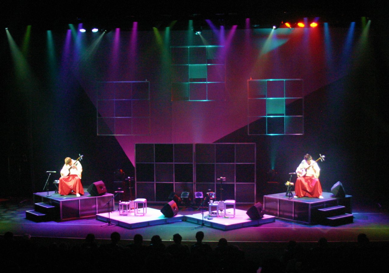 宝くじ文化公演「吉田兄弟 三味線だけの世界」｜七ヶ浜国際村開館30周年記念特設サイト