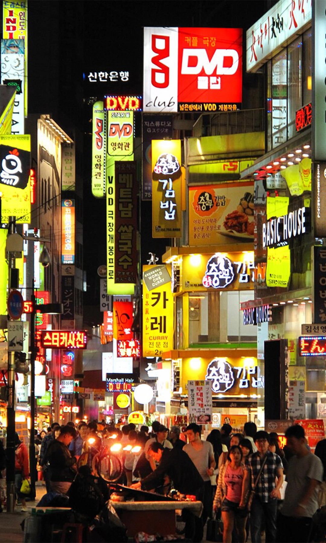 The World's 8 Most Iconic Billboard Spaces: Advertising's Prime Real Estate