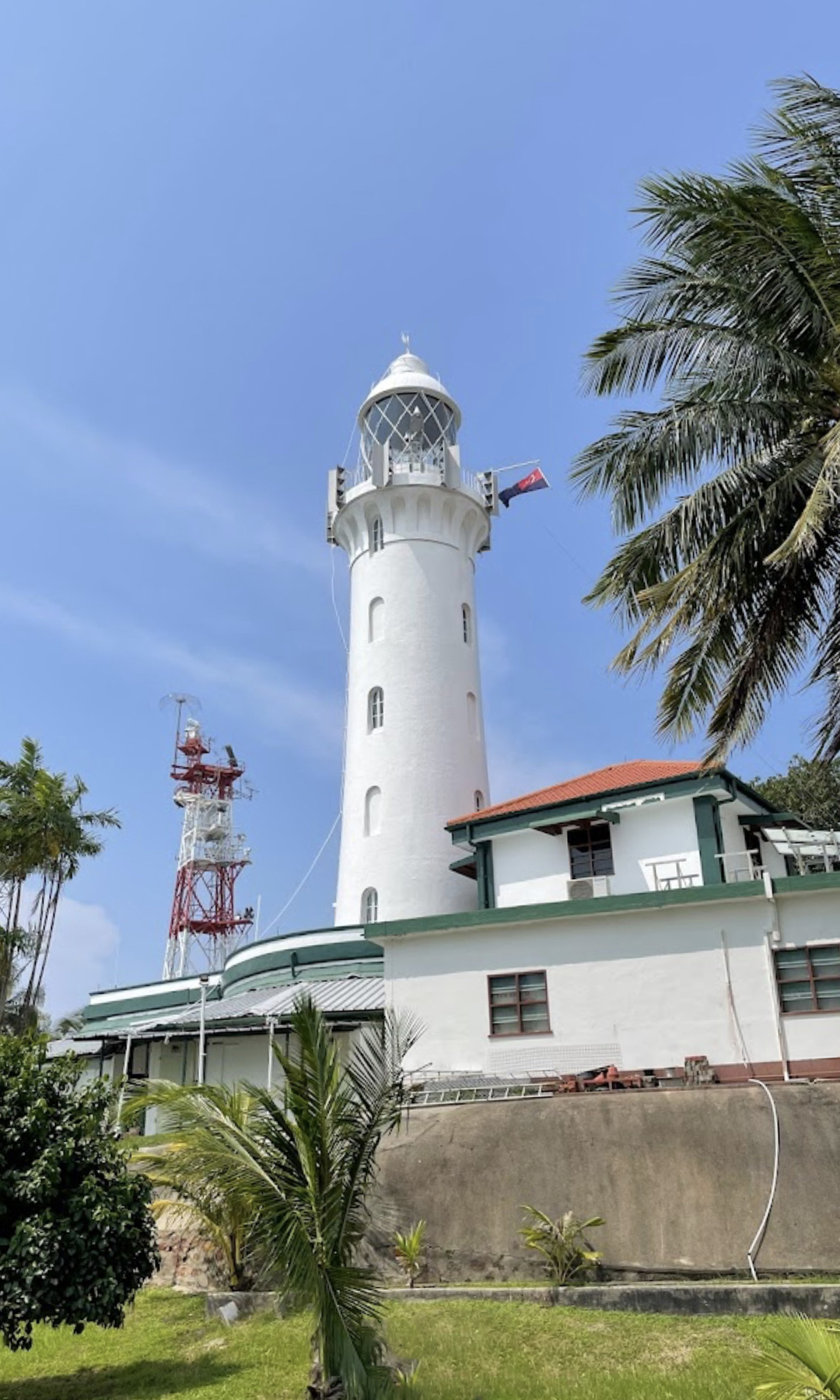Exploring the Beacon of the Straits: A Day at Raffles Lighthouse, Singapore