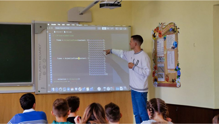 HelloCode: computer science lessons for school children