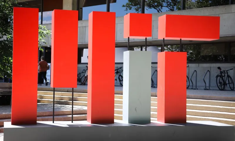 SBXi - We Back MIT Founders.