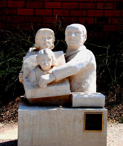 Hal Goldberg | Niv Mag